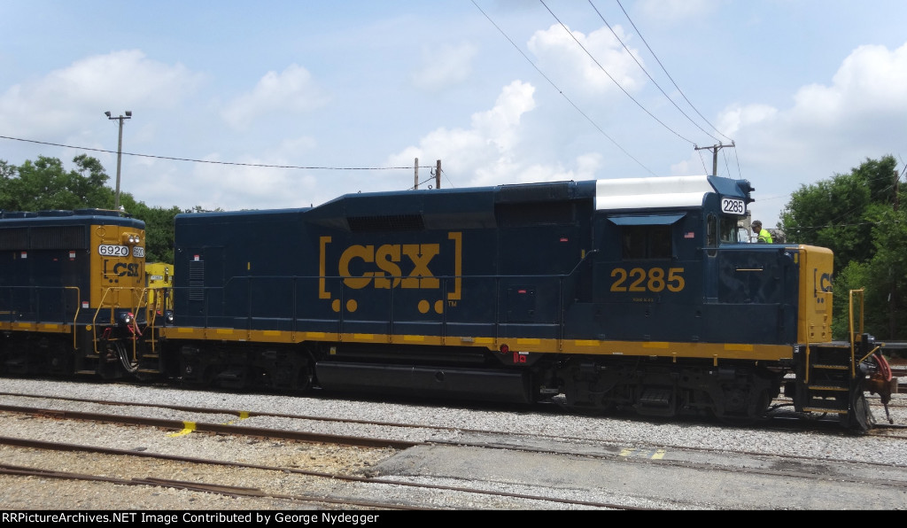 CSX 2285 / Road Slug "A new paint job for an oldie"